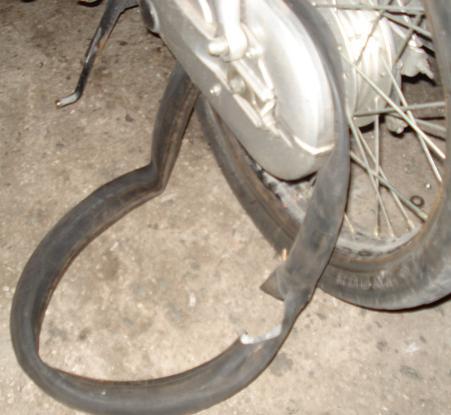 Reventón de una rueda en Alas de Plomo